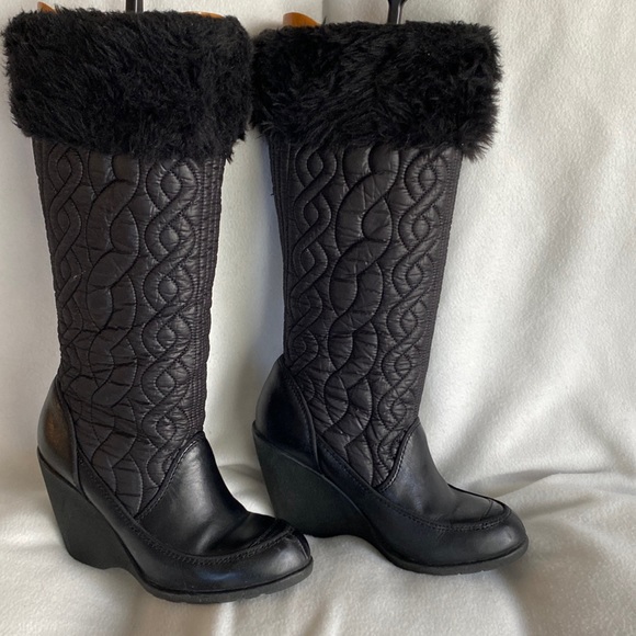 Report | Shoes | Black Wedge Quilted After Ski Boots By Report | Poshmark